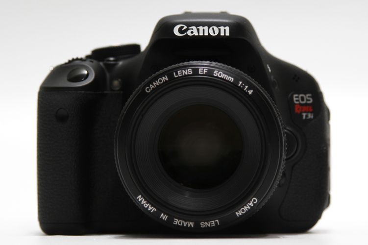 Imagens da Canon EOS Rebel T3i - Made in Japan