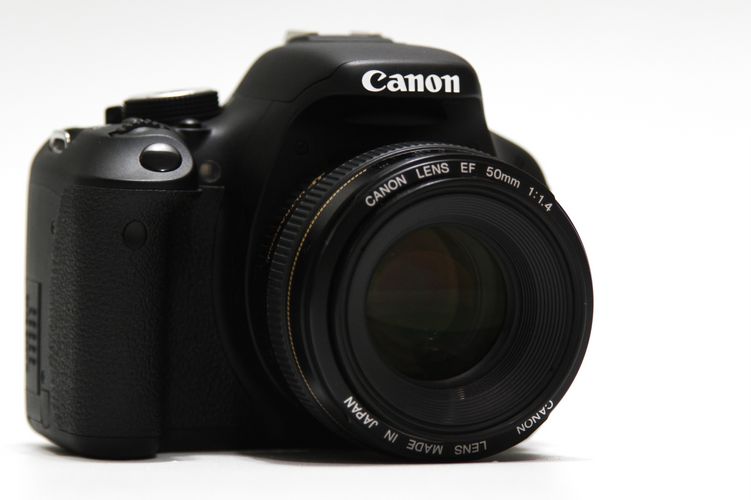 Imagens da Canon EOS Rebel T3i - Made in Japan